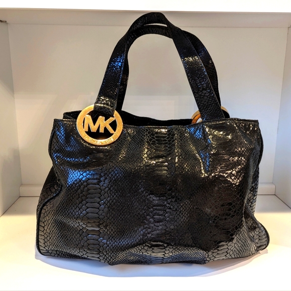 Michael Kors | Bags | Euc Michael Kors Fulton Black Fish Scales Hobo ...